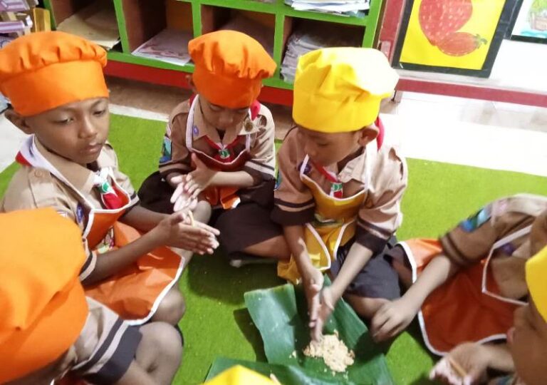 Asyiknya Cooking Class Prasiaga Membuat Jajanan Tradisional Cenil dan ...
